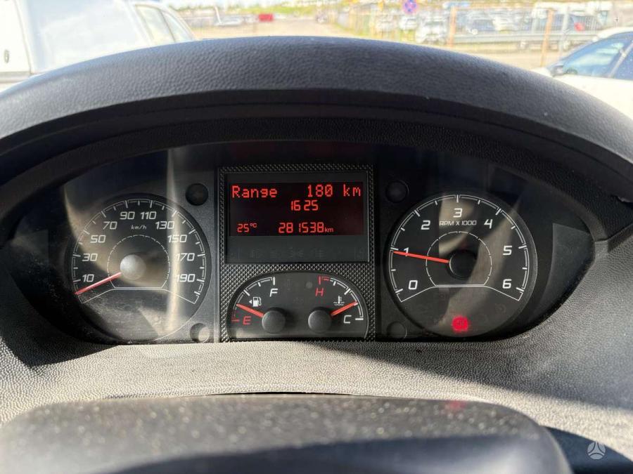 Red Citroen Jumper 2015 in Vilnius, with an engine capacity of 2.20 L and mileage of 285 thousand km for 6200 €, photo 13 on AUTOMOTO.COM.LV