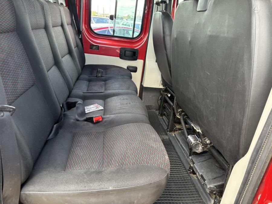 Red Citroen Jumper 2015 in Vilnius, with an engine capacity of 2.20 L and mileage of 285 thousand km for 6200 €, photo 17 on AUTOMOTO.COM.LV