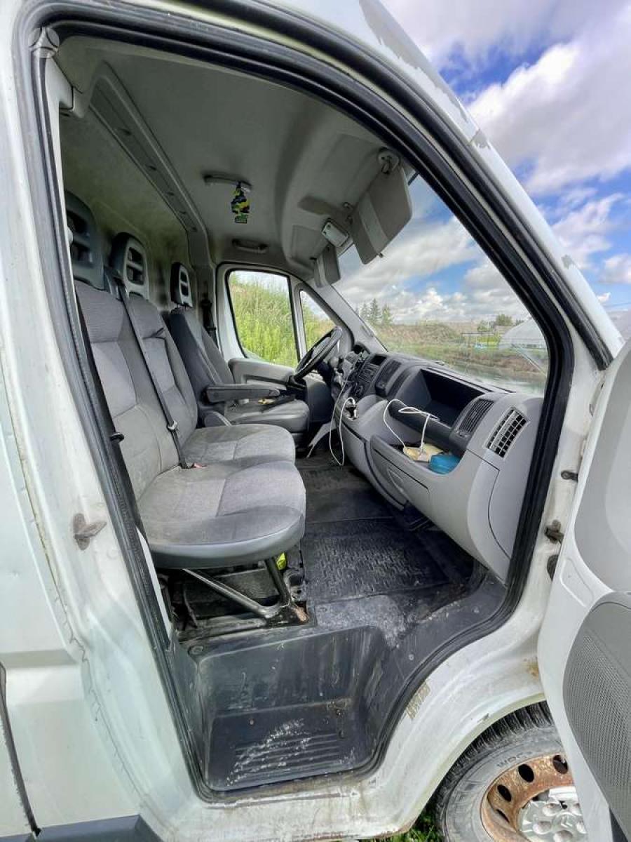 White Citroen Jumper 2006 in Pakruojis, with an engine capacity of 2.20 L and mileage of 450 thousand km for 2300 €, photo 9 on AUTOMOTO.COM.LV