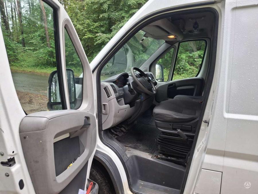 Balts Citroen Jumper 2007 Viļņa, ar dzinēja tilpumu 2.20 L un nobraukumu 380 tūkst. km par 2950 €, foto 6 vietnē AUTOMOTO.COM.LV