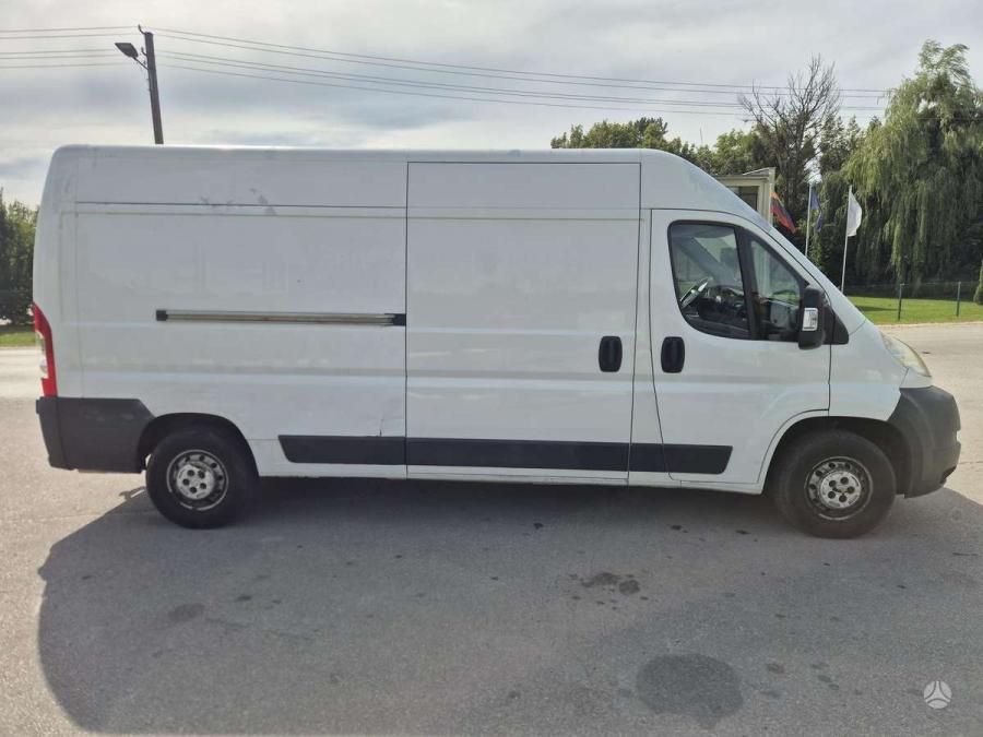 White Citroen Jumper 2010 in Alytus, with an engine capacity of 2.20 L and mileage of 204 thousand km for 5200 €, photo 4 on AUTOMOTO.COM.LV