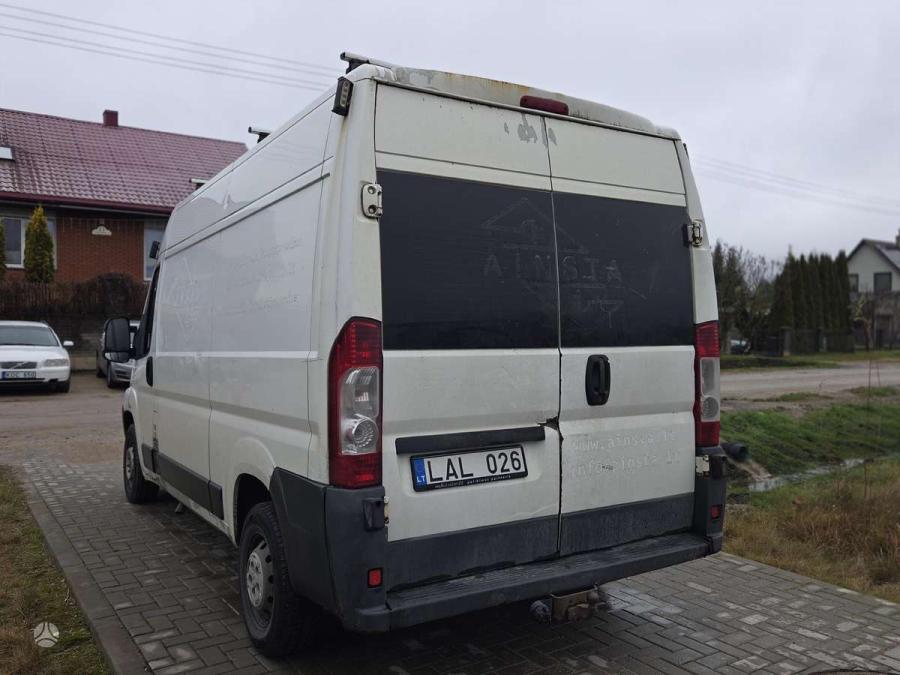 White Citroen Jumper 2012 in Vilnius, with an engine capacity of 2.20 L and mileage of 370 thousand km for 4200 €, photo 3 on AUTOMOTO.COM.LV