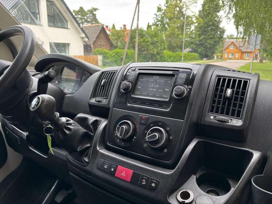White Citroen Jumper 2014 in Marijampole, with an engine capacity of 2.20 L and mileage of 277 thousand km for 5400 €, photo 8 on AUTOMOTO.COM.LV