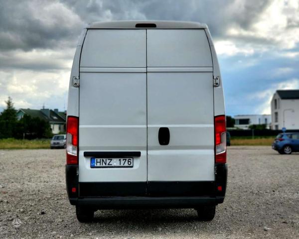 White Citroen Jumper 2015 in Vilnius, with an engine capacity of 2.20 L and mileage of 570 thousand km for 4999 €, photo 7 on AUTOMOTO.COM.LV