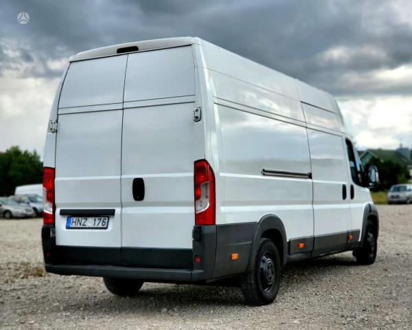 White Citroen Jumper 2015 in Vilnius, with an engine capacity of 2.20 L and mileage of 570 thousand km for 4999 €, photo 8 on AUTOMOTO.COM.LV