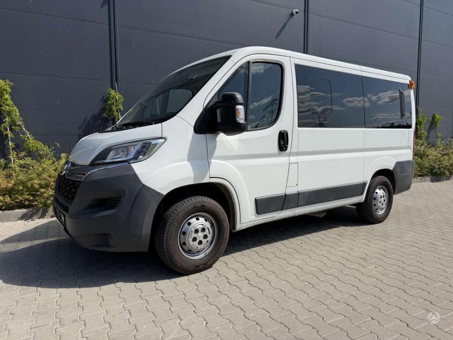 White Citroen Jumper 2017 in Vilnius, with an engine capacity of 2.00 L and mileage of 200 thousand km for 11999 €, photo 3 on AUTOMOTO.COM.LV