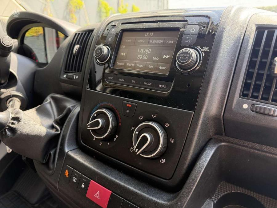 White Citroen Jumper 2017 in Vilnius, with an engine capacity of 2.00 L and mileage of 200 thousand km for 11999 €, photo 15 on AUTOMOTO.COM.LV