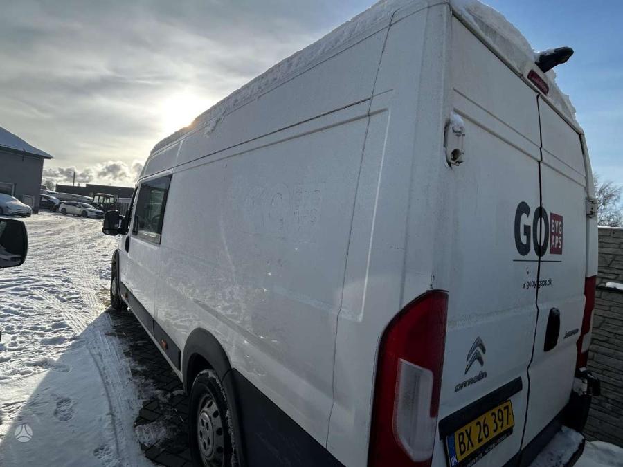 White Citroen Jumper 2018 in Taurage, with an engine capacity of 2.00 L and mileage of 182 thousand km for 7900 €, photo 4 on AUTOMOTO.COM.LV