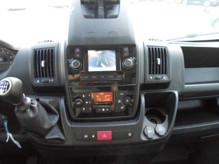 White Citroen Jumper 2018 in Siauliai, with an engine capacity of 2.00 L and mileage of 64 thousand km for 13900 €, photo 4 on AUTOMOTO.COM.LV