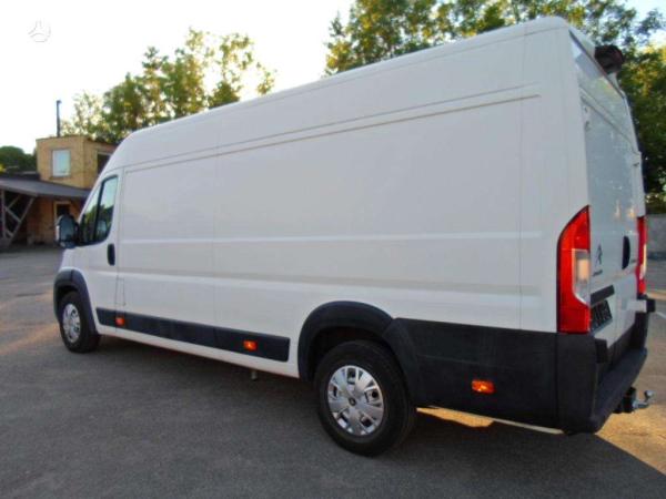 White Citroen Jumper 2018 in Siauliai, with an engine capacity of 2.00 L and mileage of 64 thousand km for 13900 €, photo 4 on AUTOMOTO.COM.LV