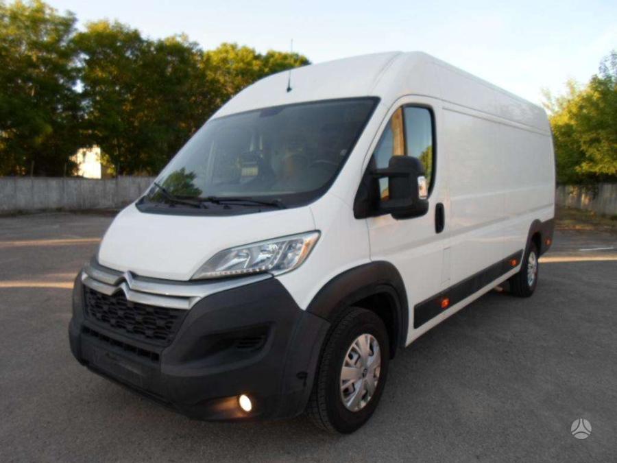 White Citroen Jumper 2018 in Siauliai, with an engine capacity of 2.00 L and mileage of 64 thousand km for 13900 €, photo 6 on AUTOMOTO.COM.LV