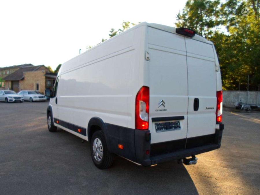 White Citroen Jumper 2018 in Siauliai, with an engine capacity of 2.00 L and mileage of 64 thousand km for 13900 €, photo 9 on AUTOMOTO.COM.LV