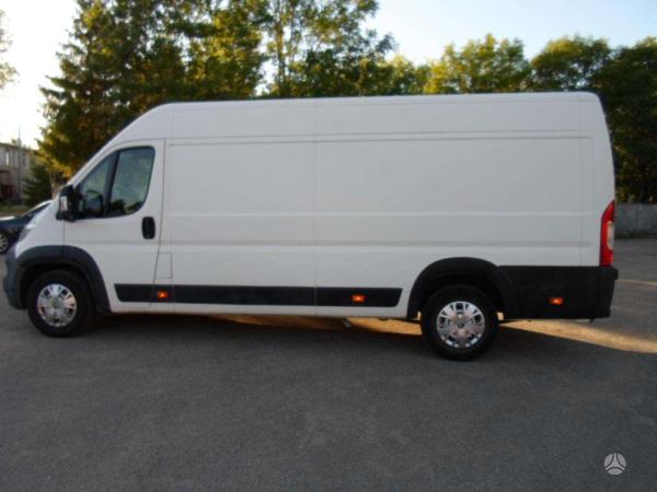 White Citroen Jumper 2018 in Siauliai, with an engine capacity of 2.00 L and mileage of 64 thousand km for 13900 €, photo 9 on AUTOMOTO.COM.LV