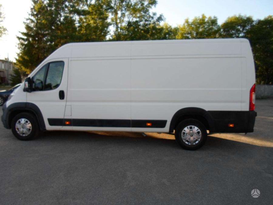 White Citroen Jumper 2018 in Siauliai, with an engine capacity of 2.00 L and mileage of 64 thousand km for 13900 €, photo 10 on AUTOMOTO.COM.LV