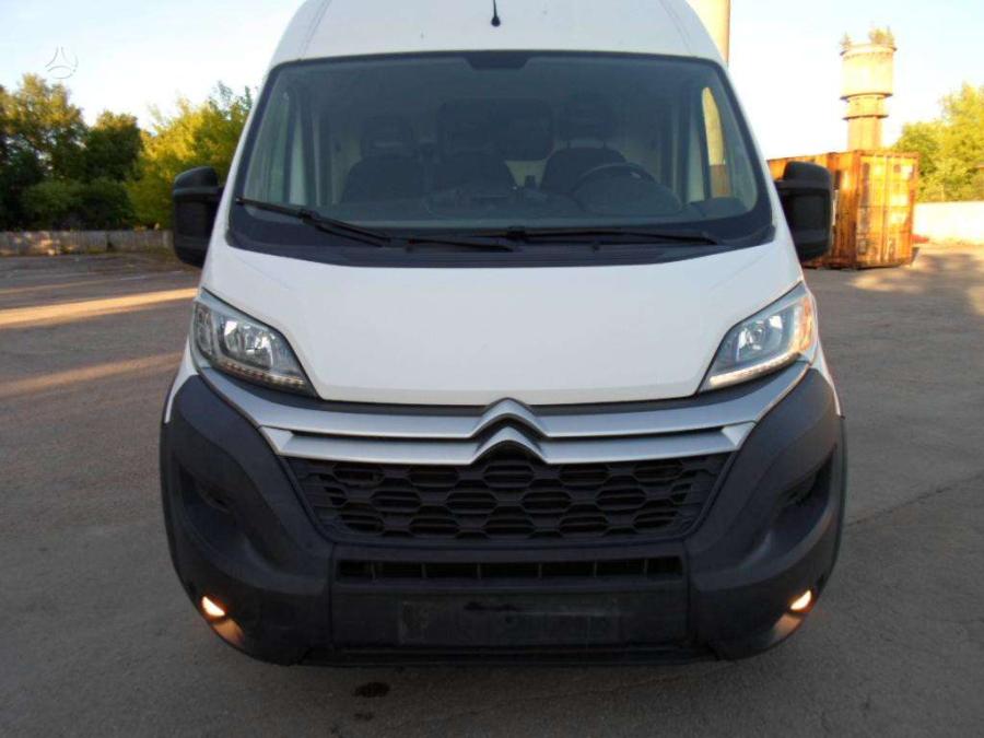 White Citroen Jumper 2018 in Siauliai, with an engine capacity of 2.00 L and mileage of 64 thousand km for 13900 €, photo 18 on AUTOMOTO.COM.LV