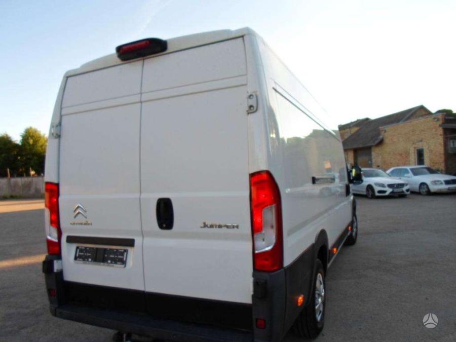 White Citroen Jumper 2018 in Siauliai, with an engine capacity of 2.00 L and mileage of 64 thousand km for 13900 €, photo 22 on AUTOMOTO.COM.LV
