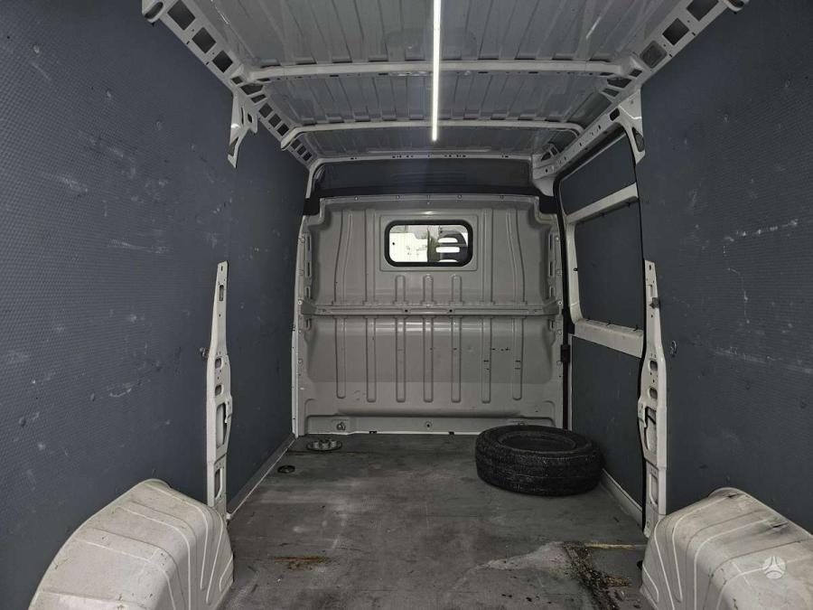White Citroen Jumper 2018 in Pakruojis, with an engine capacity of 2.00 L and mileage of 258 thousand km for 7900 €, photo 8 on AUTOMOTO.COM.LV