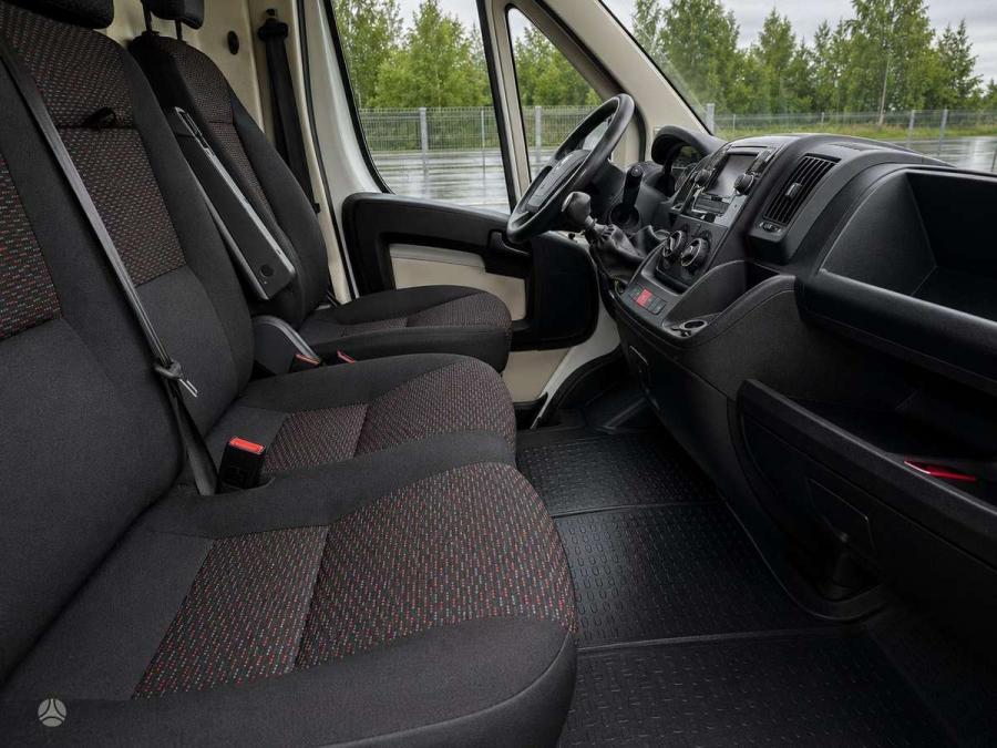 White Citroen Jumper 2018 in Pakruojis, with an engine capacity of 2.00 L and mileage of 258 thousand km for 7900 €, photo 9 on AUTOMOTO.COM.LV