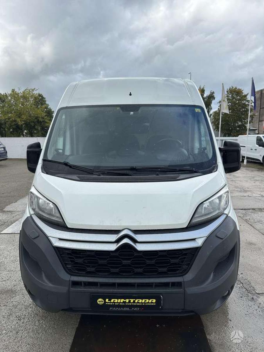 White Citroen Jumper 2018 in Telschi, with an engine capacity of 2.00 L and mileage of 304 thousand km for 4700 €, photo 3 on AUTOMOTO.COM.LV
