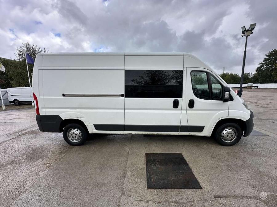 White Citroen Jumper 2018 in Telschi, with an engine capacity of 2.00 L and mileage of 304 thousand km for 4700 €, photo 5 on AUTOMOTO.COM.LV