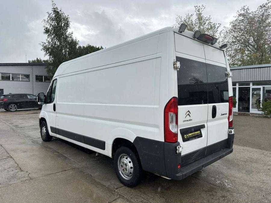 White Citroen Jumper 2018 in Telschi, with an engine capacity of 2.00 L and mileage of 304 thousand km for 4700 €, photo 10 on AUTOMOTO.COM.LV