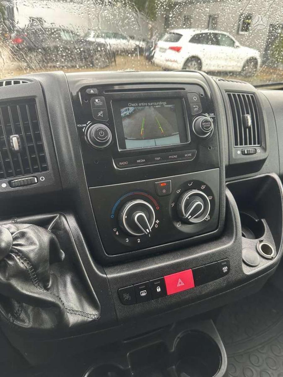 White Citroen Jumper 2018 in Telschi, with an engine capacity of 2.00 L and mileage of 304 thousand km for 4700 €, photo 16 on AUTOMOTO.COM.LV