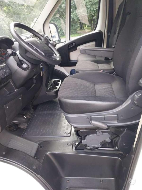 White Citroen Jumper 2019 in Panevezys, with an engine capacity of 2.00 L and mileage of 293 thousand km for 5500 €, photo 5 on AUTOMOTO.COM.LV