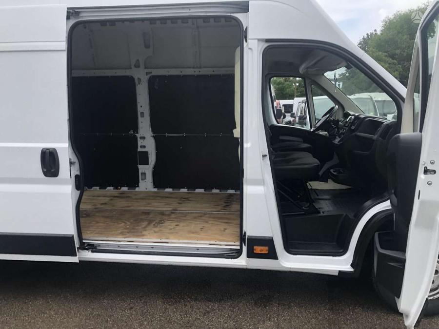 White Citroen Jumper 2021 in Klaipeda, with an engine capacity of 2.20 L and mileage of 129 thousand km for 12900 €, photo 14 on AUTOMOTO.COM.LV