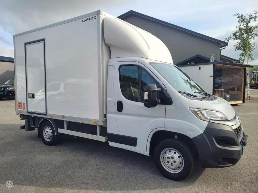 White Citroen Jumper 2022 in Kaunas, with an engine capacity of 2.20 L and mileage of 201 thousand km for 13189 €, photo 3 on AUTOMOTO.COM.LV