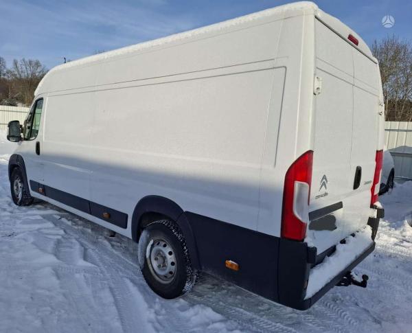 White Citroen Jumper 2023 in Kaunas, with an engine capacity of 2.20 L and mileage of 40 thousand km for 18149 €, photo 5 on AUTOMOTO.COM.LV