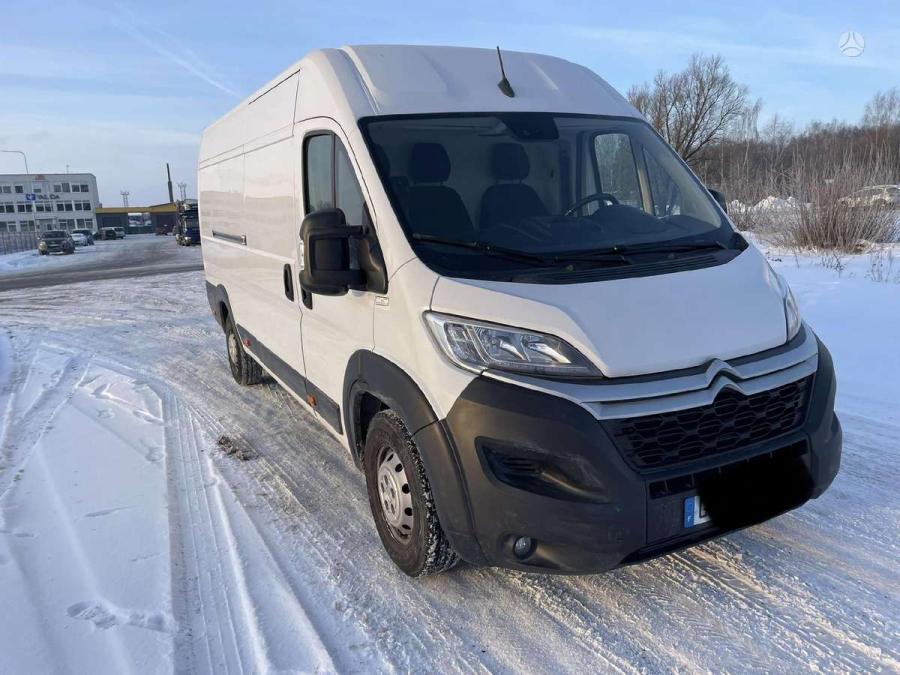 White Citroen Jumper 2023 in Taurage, with an engine capacity of 2.18 L and mileage of 200 thousand km for 12500 €, photo 1 on AUTOMOTO.COM.LV
