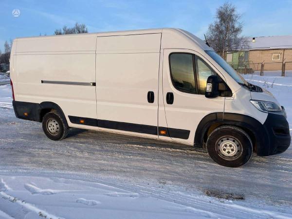 White Citroen Jumper 2023 in Taurage, with an engine capacity of 2.18 L and mileage of 200 thousand km for 12500 €, photo 6 on AUTOMOTO.COM.LV