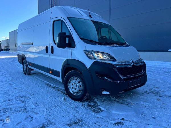 White Citroen Jumper 2024 in Siauliai, with an engine capacity of 2.20 L and mileage of 12 thousand km for 23450 €, photo 4 on AUTOMOTO.COM.LV