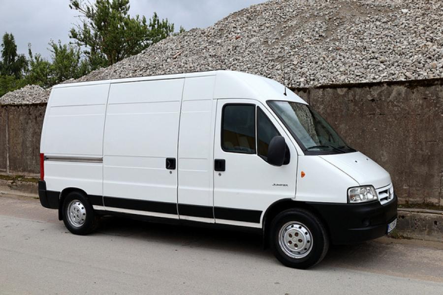 White Citroen Jumper 2006 in Tallinn, with an engine capacity of 2.20 L and mileage of 179 thousand km for 1999 €, photo 1 on AUTOMOTO.COM.LV