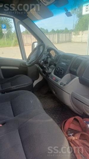 Balts Citroen Jumper 2009 Rīga, ar dzinēja tilpumu 2.20 L un nobraukumu 300 tūkst. km par 1000 €, foto 6 vietnē AUTOMOTO.COM.LV