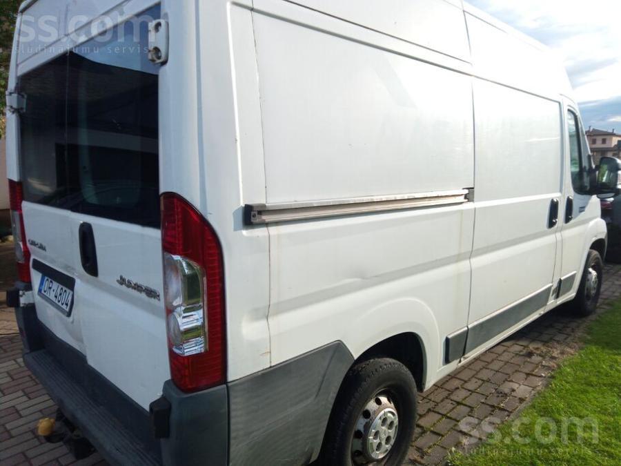White Citroen Jumper 2011 in Riga, with an engine capacity of 2.20 L and mileage of 247 thousand km for 2300 €, photo 5 on AUTOMOTO.COM.LV
