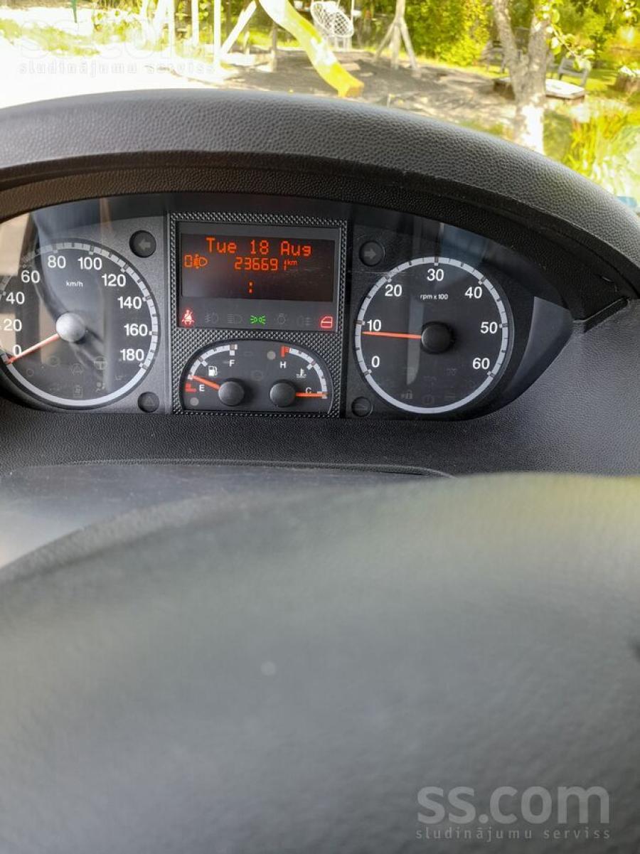 White Citroen Jumper 2012 in Limbazi, with an engine capacity of 2.20 L and mileage of 237 thousand km for 5200 €, photo 8 on AUTOMOTO.COM.LV