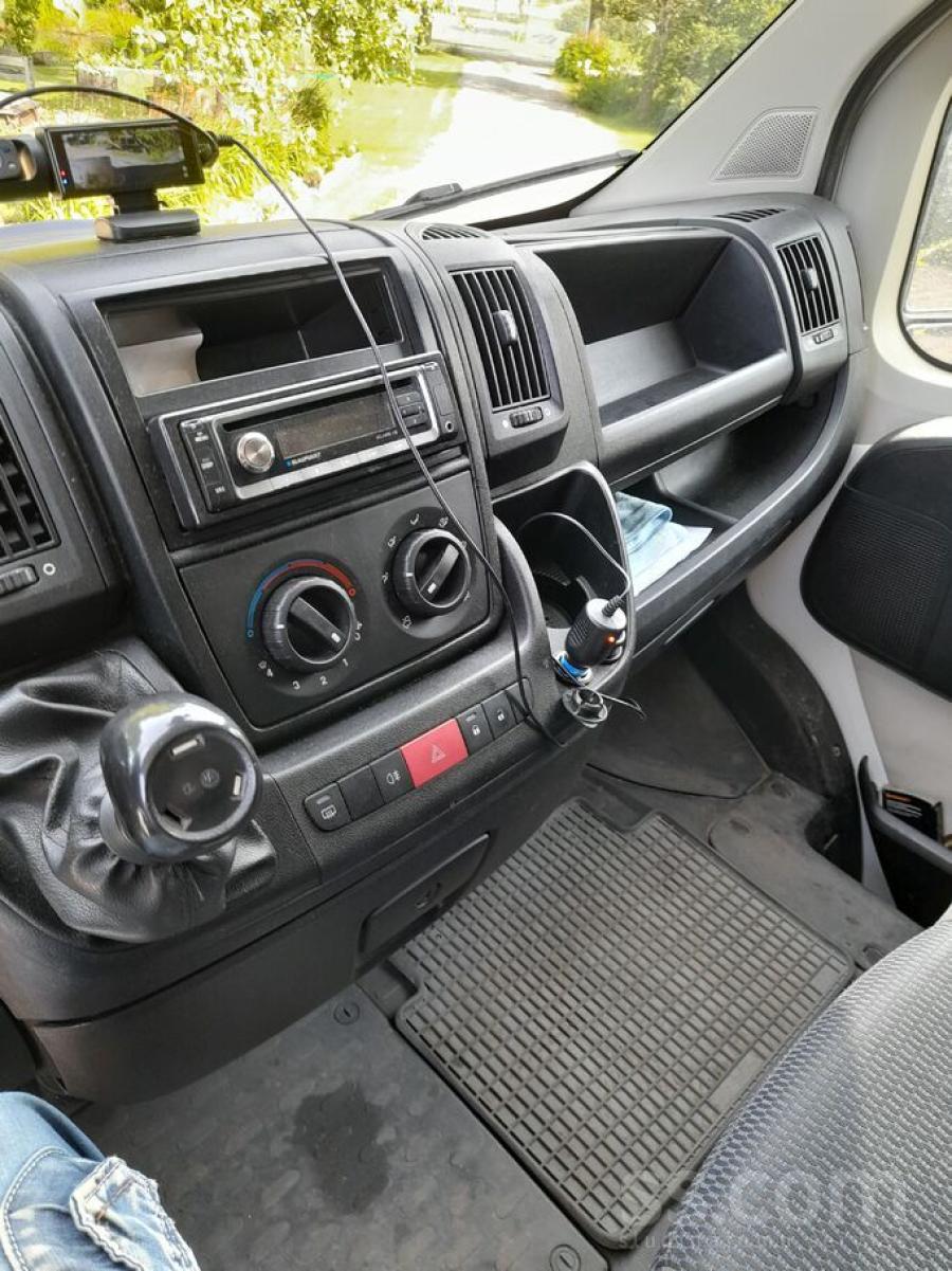 White Citroen Jumper 2012 in Limbazi, with an engine capacity of 2.20 L and mileage of 237 thousand km for 5200 €, photo 9 on AUTOMOTO.COM.LV