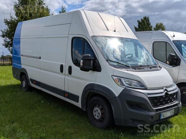 White Citroen Jumper 2017 in Valmiera, with an engine capacity of 2.00 L and mileage of 292 thousand km for 5808 €, photo 1 on AUTOMOTO.COM.LV