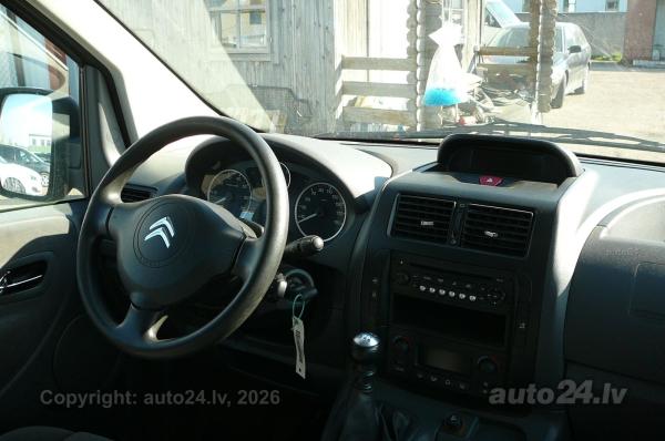Smilšu krāsa Citroen Jumpy 2014 Jehvi, ar dzinēja tilpumu 2.00 L un nobraukumu 194 tūkst. km par 7900 €, foto 3 vietnē AUTOMOTO.COM.LV