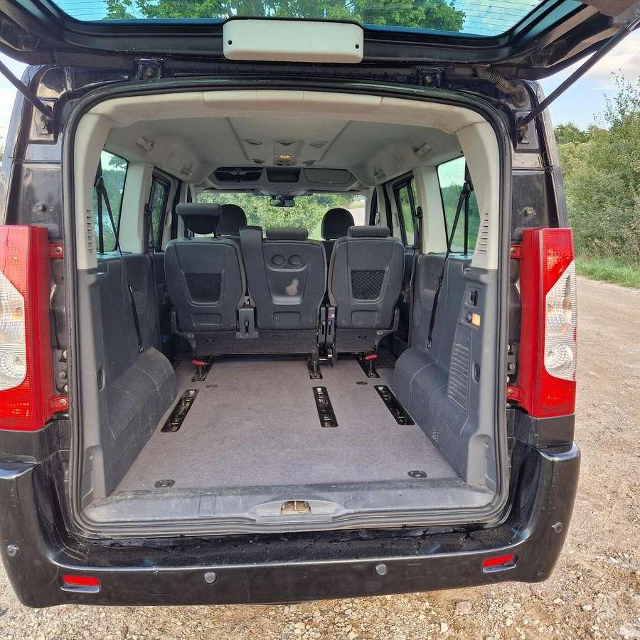 Black Citroen Jumpy 2015 in Vilnius, with an engine capacity of 2.00 L and mileage of 355 thousand km for 6900 €, photo 7 on AUTOMOTO.COM.LV