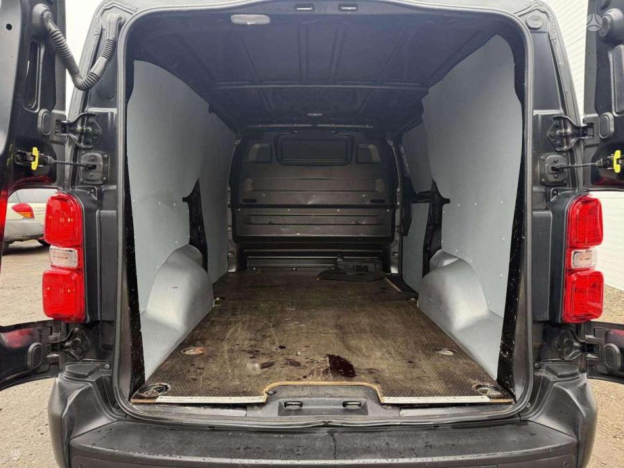 Black Citroen Jumpy 2017 in Utena, with an engine capacity of 2.00 L and mileage of 142 thousand km for 8990 €, photo 18 on AUTOMOTO.COM.LV