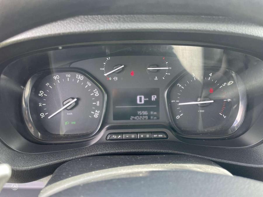 Melns Citroen Jumpy 2017 Panevēža, ar dzinēja tilpumu 2.00 L un nobraukumu 240 tūkst. km par 12799 €, foto 16 vietnē AUTOMOTO.COM.LV