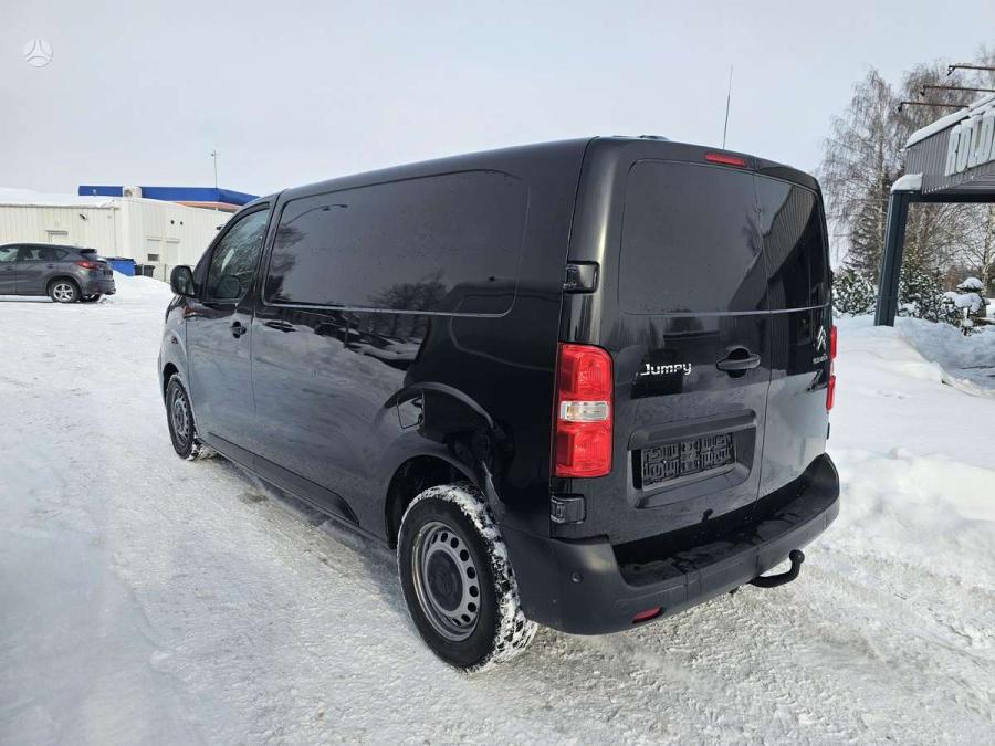 Black Citroen Jumpy 2018 in Pakruojis, with an engine capacity of 2.00 L and mileage of 264 thousand km for 6100 €, photo 6 on AUTOMOTO.COM.LV