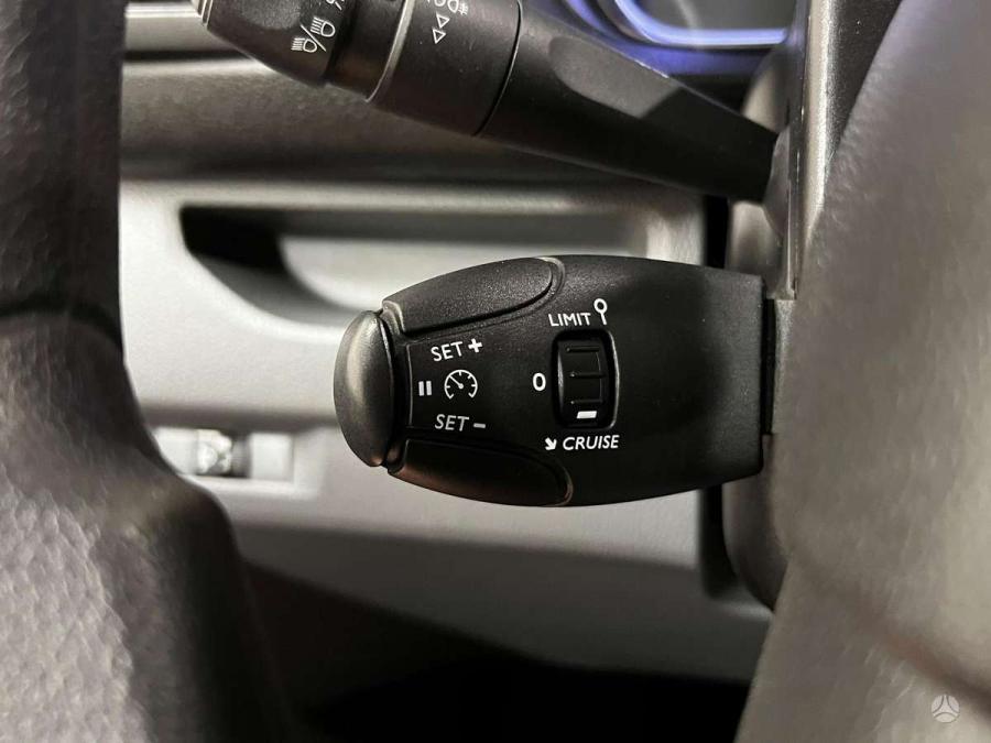 Black Citroen Jumpy 2019 in Marijampole, with an engine capacity of 1.50 L and mileage of 224 thousand km for 15125 €, photo 9 on AUTOMOTO.COM.LV