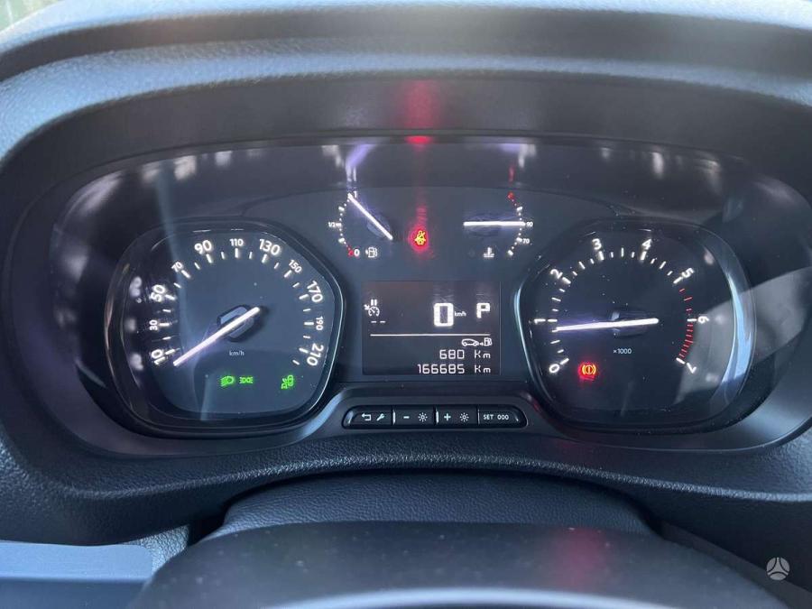 Black Citroen Jumpy 2021 in Rokiskis, with an engine capacity of 2.00 L and mileage of 167 thousand km for 10300 €, photo 16 on AUTOMOTO.COM.LV