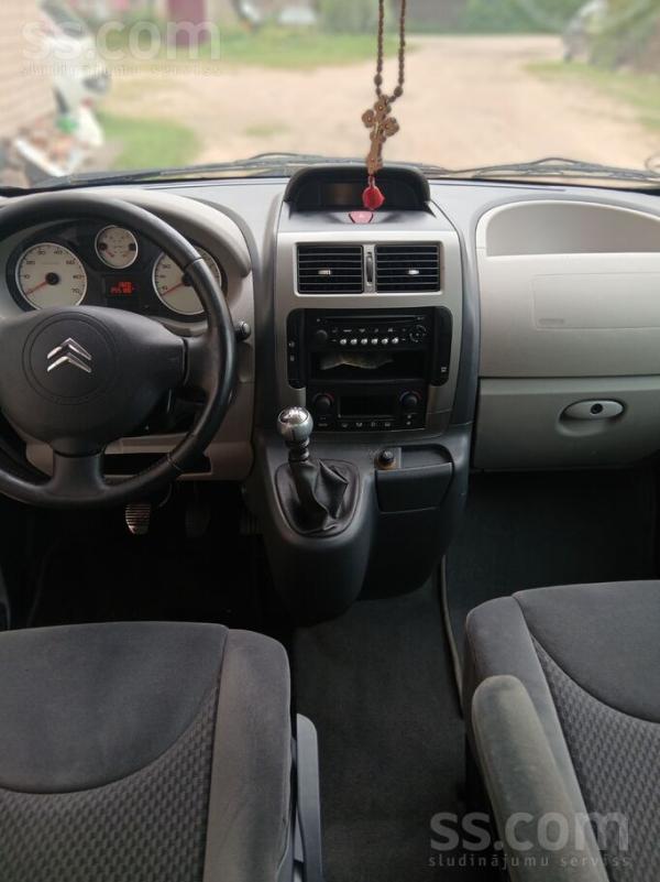 Black Citroen Jumpy 2010 in Kraslava, with an engine capacity of 2.00 L and mileage of 255 thousand km for 3300 €, photo 3 on AUTOMOTO.COM.LV