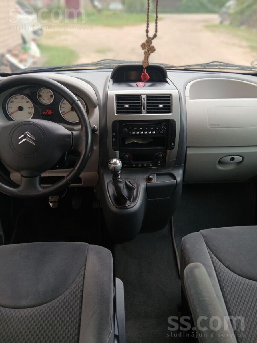 Black Citroen Jumpy 2010 in Kraslava, with an engine capacity of 2.00 L and mileage of 255 thousand km for 3300 €, photo 3 on AUTOMOTO.COM.LV