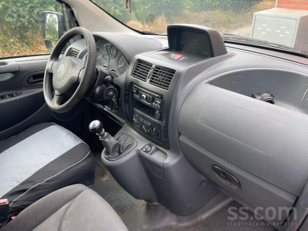 Black Citroen Jumpy 2016 in Riga, with an engine capacity of 2.00 L and mileage of 239 thousand km for 8000 €, photo 7 on AUTOMOTO.COM.LV