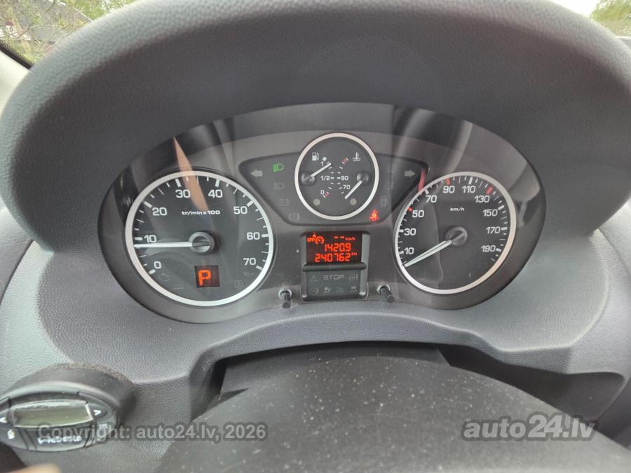 Black Citroen Jumpy 2015 in Maardu, with an engine capacity of 2.00 L and mileage of 241 thousand km for 8000 €, photo 10 on AUTOMOTO.COM.LV